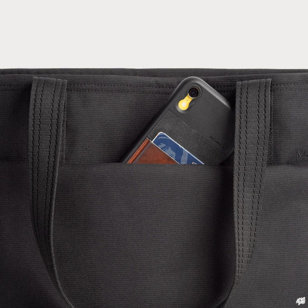 Everything Tech Tote 19L | Moment