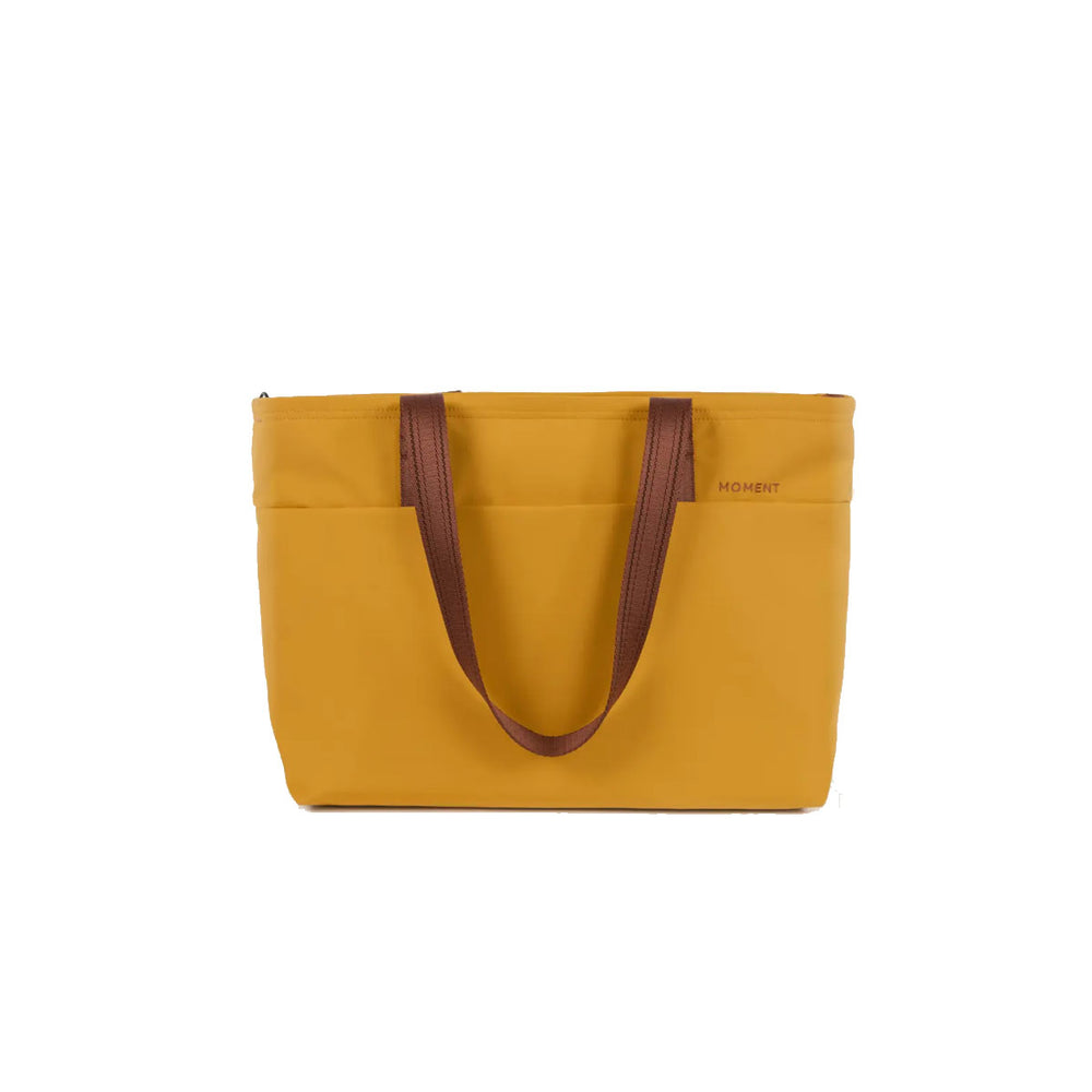 Everything Tech Tote 19L | Moment